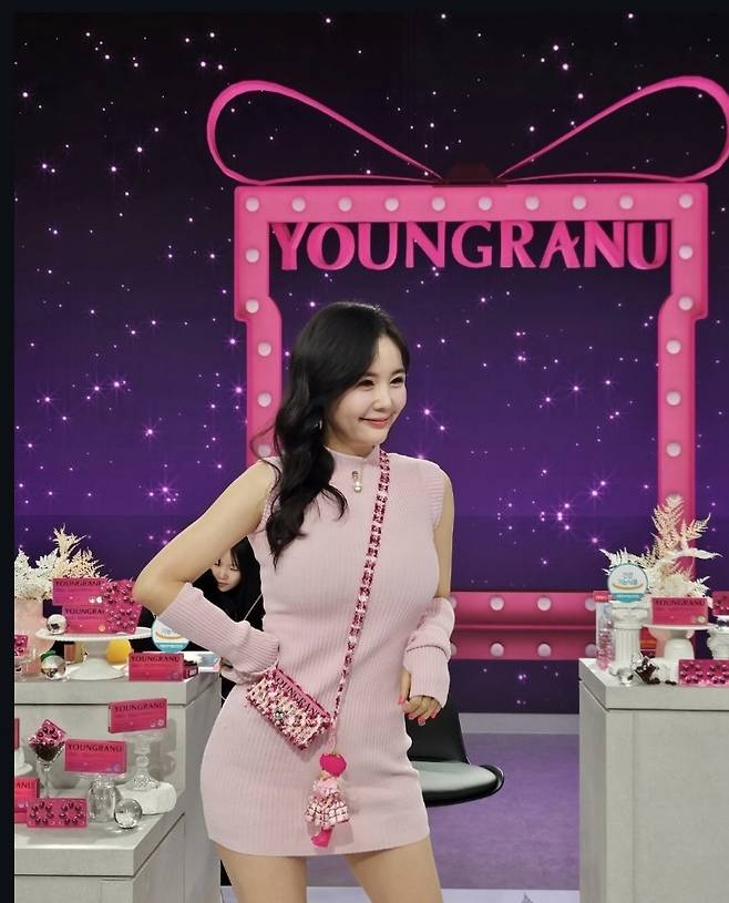 장영란 20대 걸그룹 못지않아 너무 짧은 원피스 입고 8등신 마네킹 비율 헉소리나 뷰티는 내운명