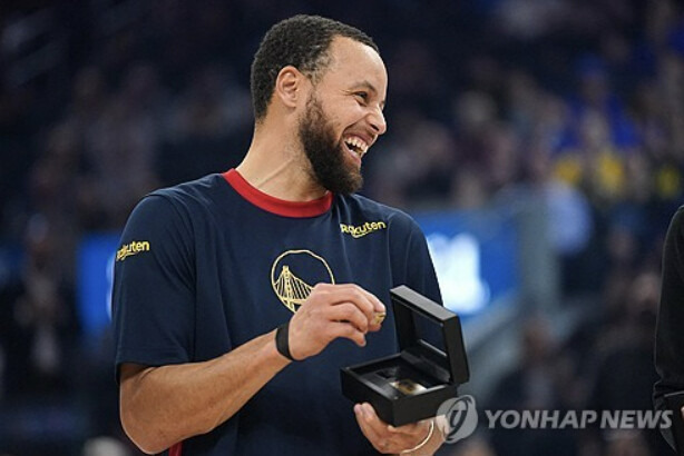 Nba ‘1쿼터 침묵 딛고 역전극 커리 돌아온 Gsw Sga 52점 앞세운 Okc에 신승