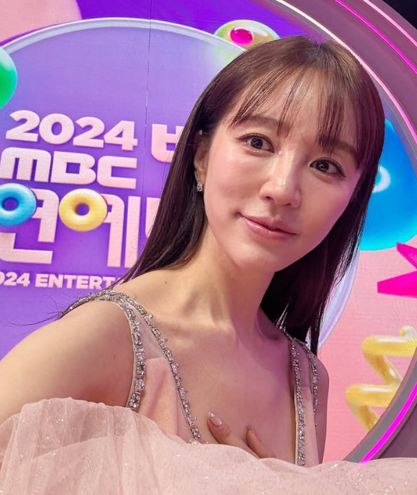 윤은혜 40살 최강 동안 글래머‥가슴 너무 파인 의상에 깜짝
