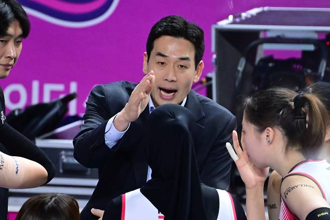 13연승→2연패 고희진 감독 우승 경쟁 힘들어졌지만 또 모른다
