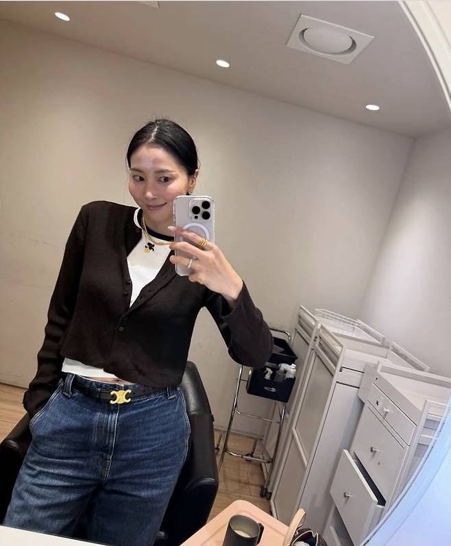 44세 믿기지않는 동안17살 아들 둔 169cm 여배우 일상룩 대본은 내운명