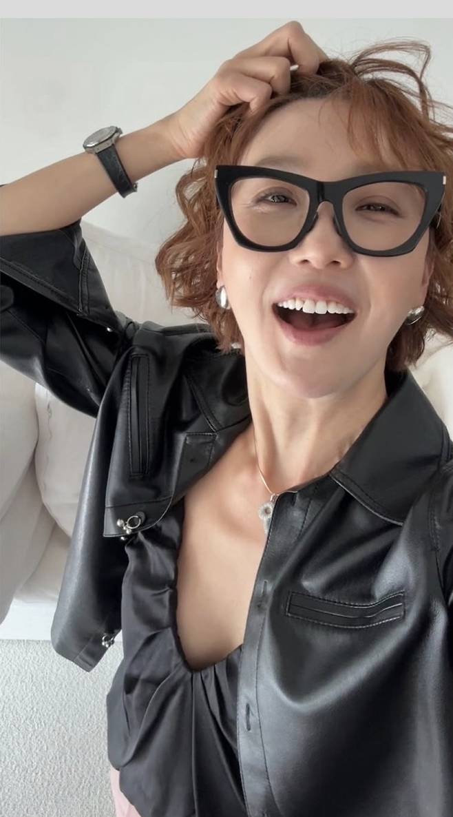 스케줄 꽉찬 52세 홈쇼핑 8년만에 안타까운 소식 전한 방송인 일상룩 대본은 내운명
