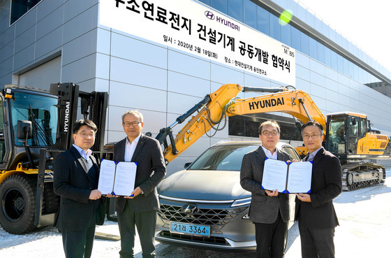 현대家 수소로 뭉쳤다대형트럭·굴착기에 수소전지 속속 탑재