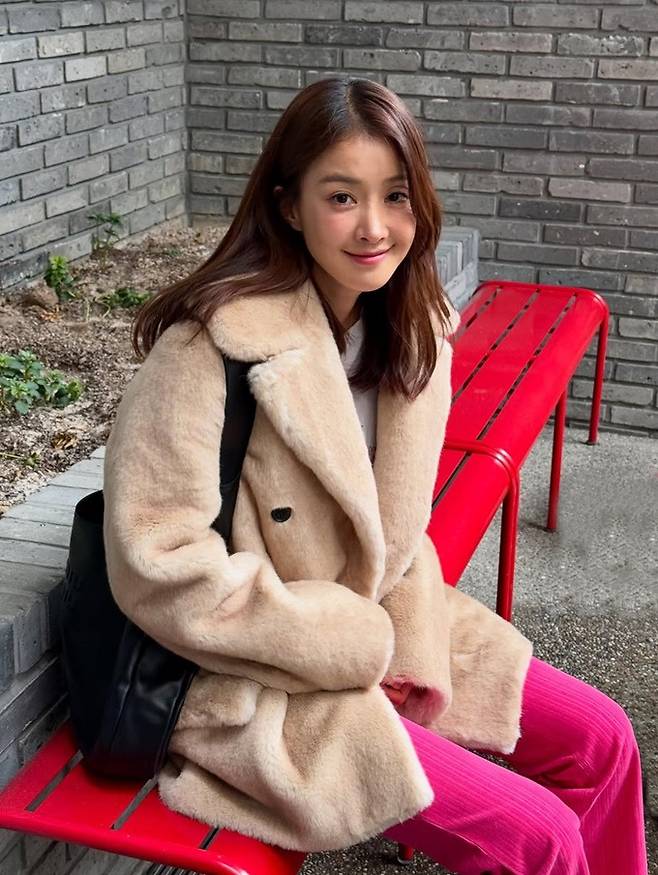 이시영 최강 한파에 맞선 시어링 무스탕 핑크 팬츠 조합 시선강탈 패션엔