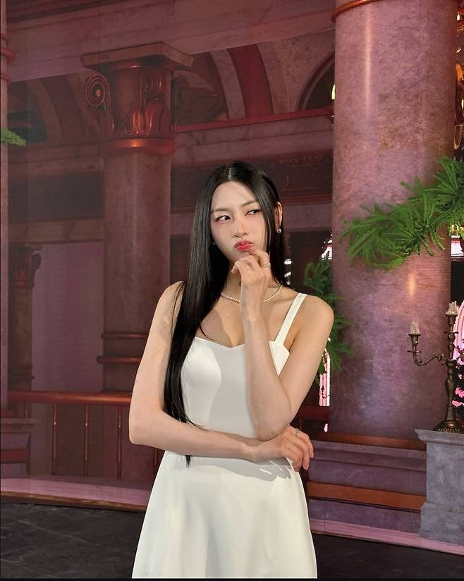 ‘하늘에서 내려왔나 169cm·48kg 완벽 비율 선녀 같은 화이트 드레스룩 스타와 라이프