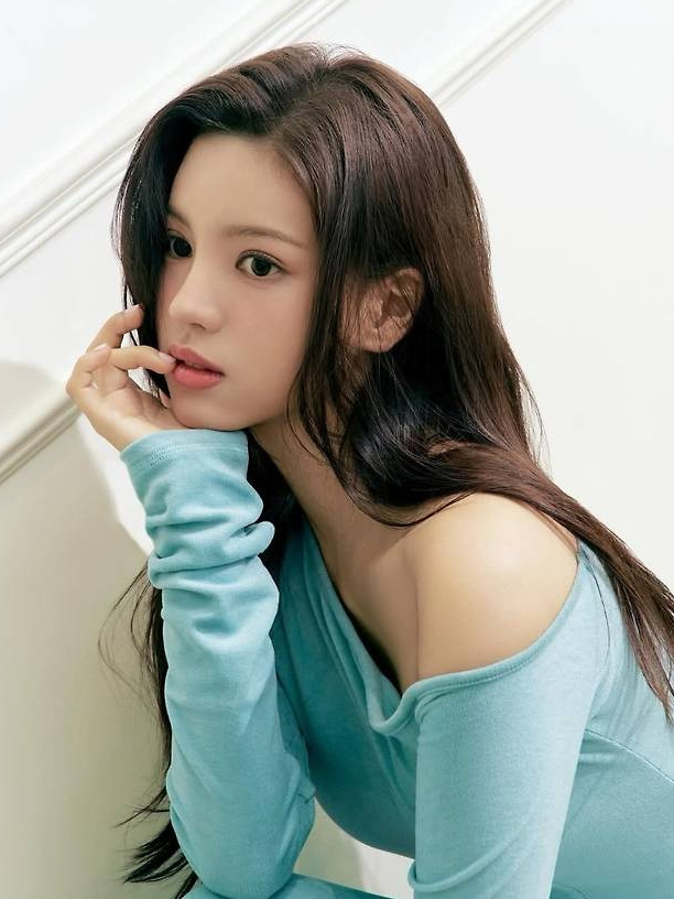 ‘한소희 닮은 꼴 ♥유병재 9살 연하 이유정 청순 원숄더룩 원피스룩 스타와 라이프