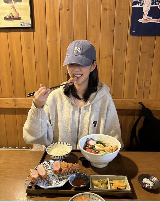 지예은 제주서 볼살 벌크업 떡볶이 단추까지 러블리 얼죽코 데님룩 대본은 내운명