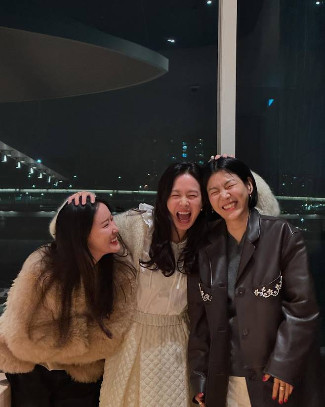 손예진 43살 맞아 백설공주 같은 미모 스타픽