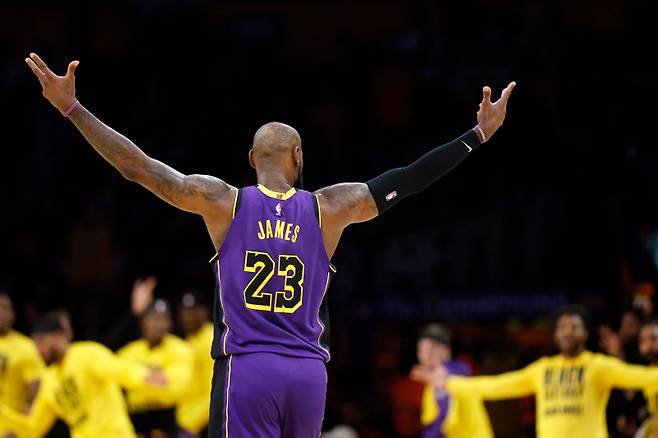 킹 제임스 농구 황제 이어 Nba 역대 두 번째 40세에 40점 돌파