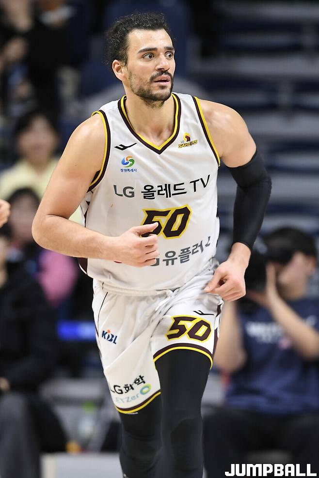 ‘3경기 연속 7ast 마레이 때론 짐작하고 패스를 한다”