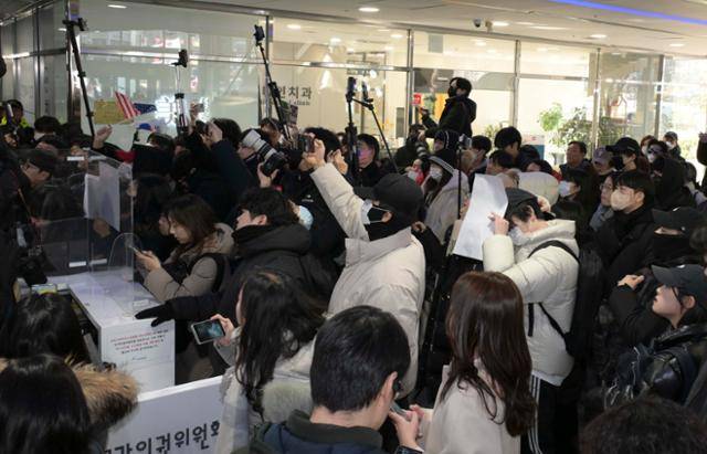사설 尹 방어권 보장 끝내 의결 누굴 위한 인권위인가