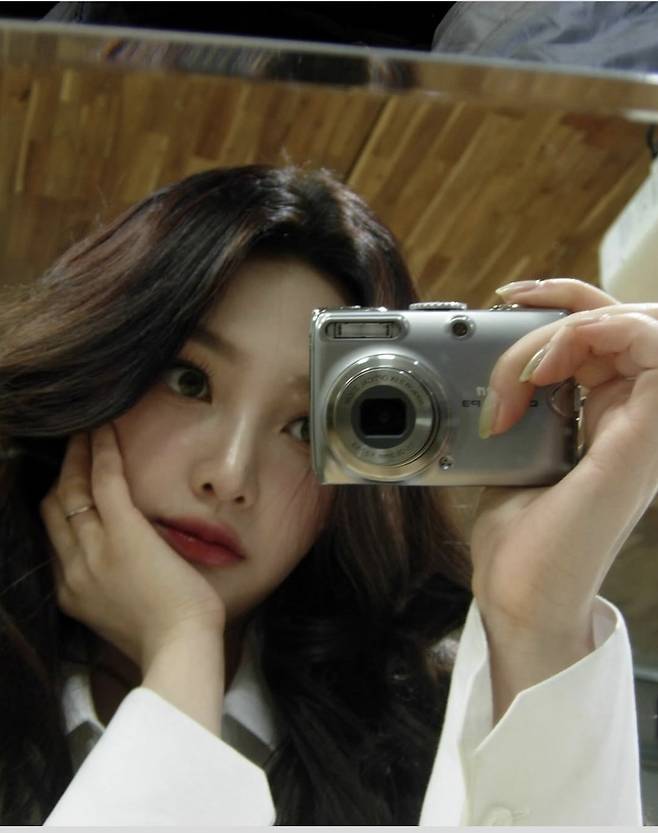 ♥3년째 열애중 남성팬들 여럿 울린 11년차 여가수 미니스커트룩 대본은 내운명