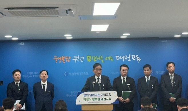 교사 방치한 교육당국 어떻게 믿나”초등생 살해에 떠는 학부모들