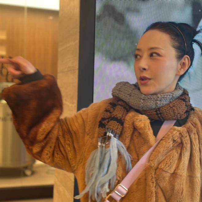 서정희 62살 맞아 퍼자켓 걸치고 주름 하나 없는 미모 스타픽