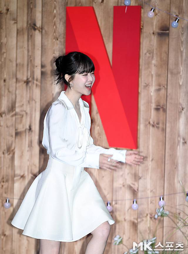 박보영 동대문에 여신 강림 사랑스러운 요정미 눈부신 화이트 미니스커트룩 대본은 내운명
