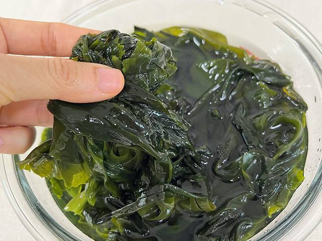 미역 그냥 불리지 마세요 이것으로 10배 더 야들야들해집니다 텐꿀팁