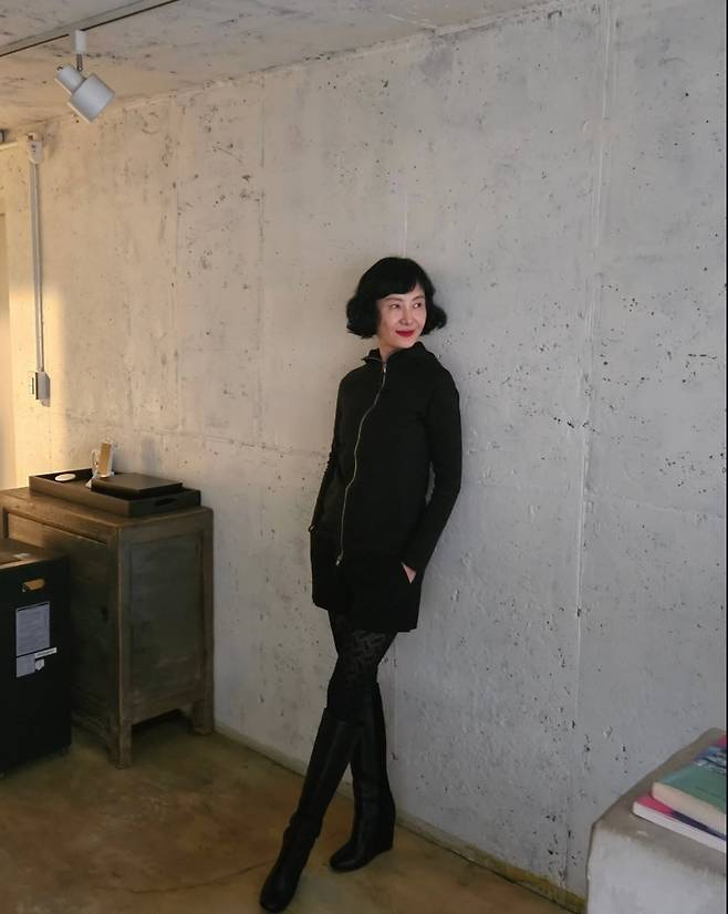 채시라 10년은 젊어 보여 미모의 50대 똑 단발 싹둑 자른 초동안 쇼츠룩 뷰티는 내운명