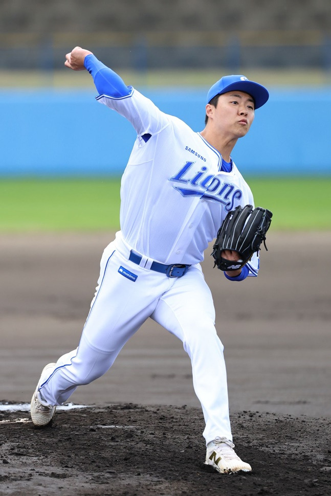개명까지 했는데 삼성 158㎞ 파이어볼러 팔꿈치 손상→오키나와 캠프 조기 귀국