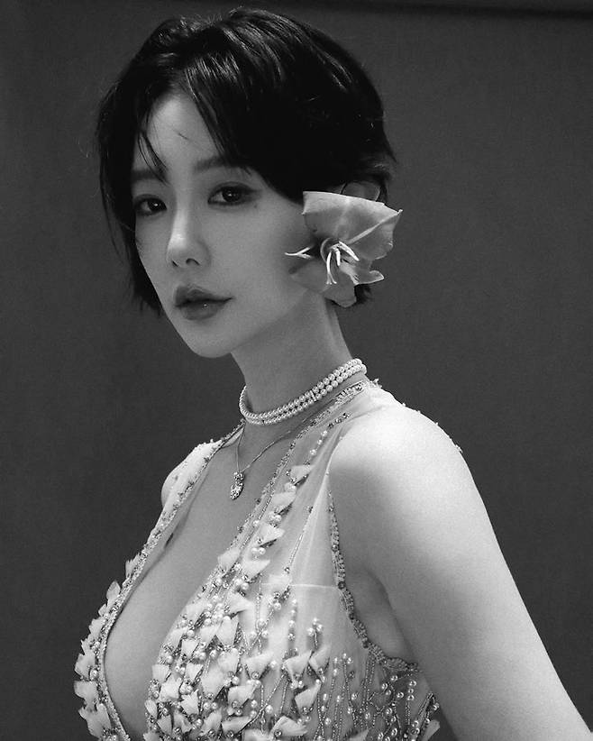 클라라 Ai인형 인줄 애니 뚫고 나온 대륙의 여신 클리비지 시스루 드레스룩 패션엔