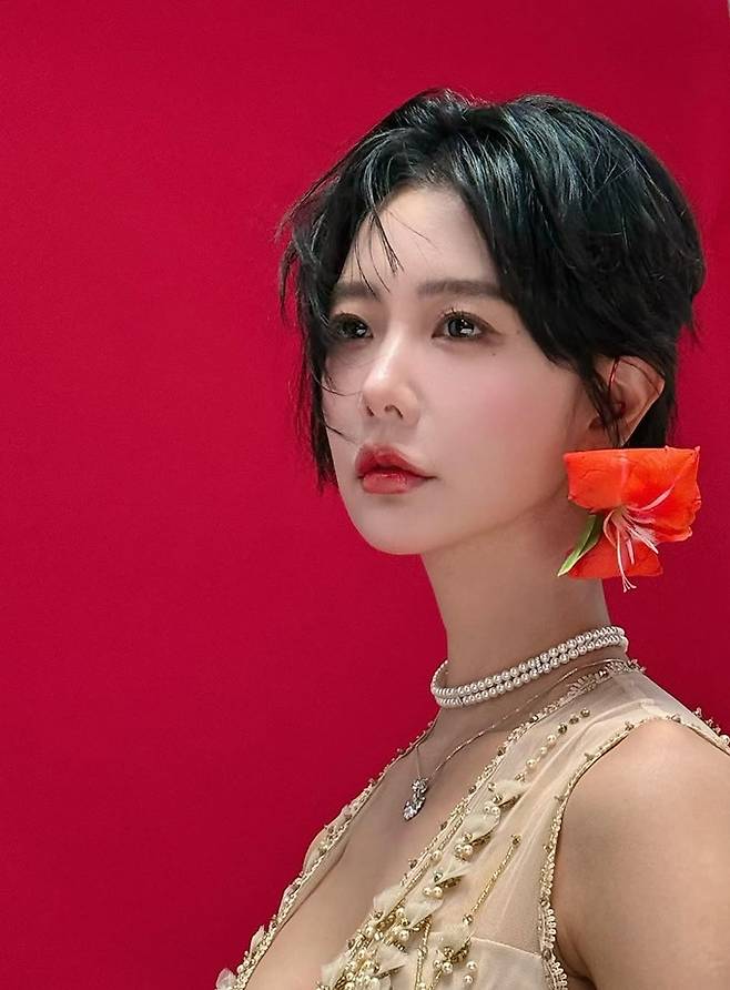 클라라 Ai인형 인줄 애니 뚫고 나온 대륙의 여신 클리비지 시스루 드레스룩 패션엔