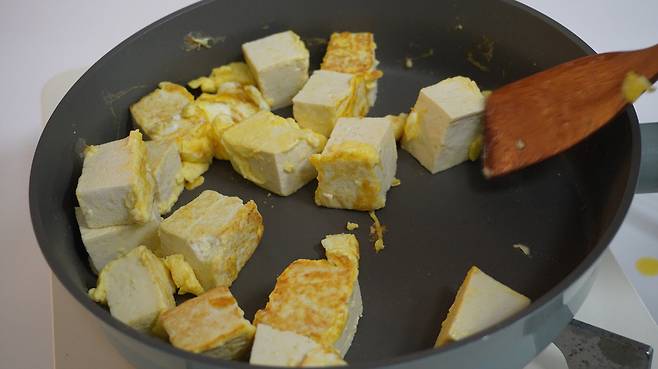 두부는 이것과 함께 볶으세요 맛이 남달라 가족 모두 깜짝 놀랍니다 꿀하우스