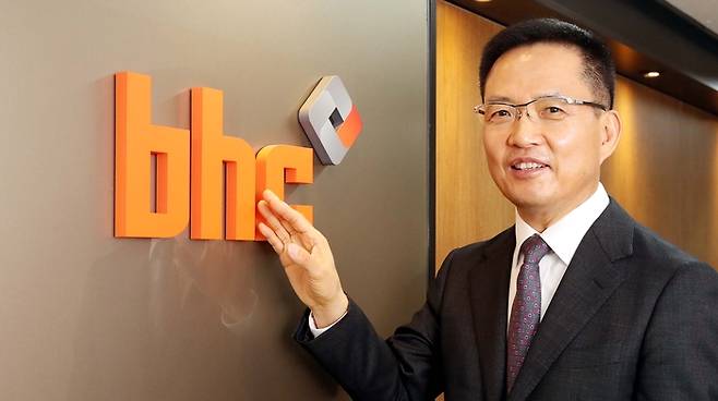 BHC로 BBQ와 한판 붙던 박현종·임금옥 귀환...연결고리는 ‘매드포갈릭’?