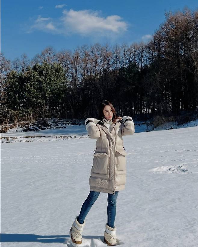 이민정 못말리는 예쁜 엄마 설원 위 잔뜩 신난 미모의 슬림 데님룩 뷰티는 내운명