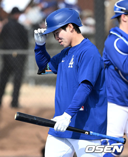 “오~ ” 로버츠 감탄사 터뜨린 김혜성, 홈런 3방 쾅쾅쾅...“빠르게 적응 중이다” 감독이 빙긋 웃다 [다저스 캠프]