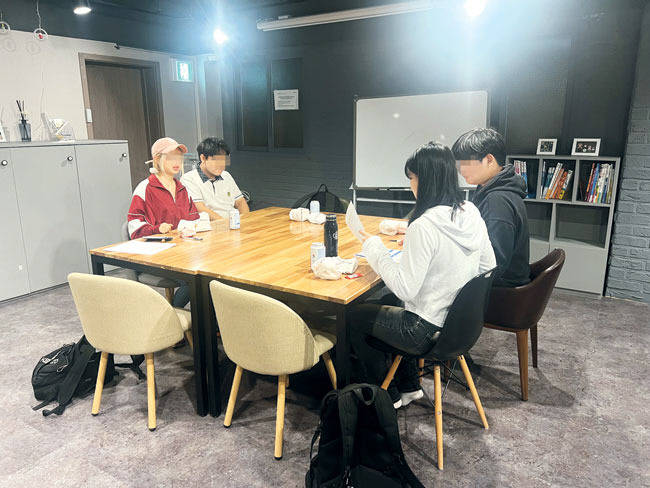 아이들 가르치며 교육격차 해소 형·누나의 아름다운 ‘지식 플렉스 나눔 실천하는 초록빛 능력자들