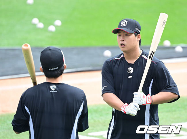 와 포백호 100억 Fa 대박 보인다포지션 정착 위해 야간 훈련도 불사 포수 전향 순항 중