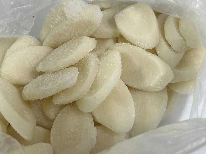 냉동 떡국떡 물에 바로 담그지 마세요 말랑말랑 맛있게 해동하는 법 꿀하우스