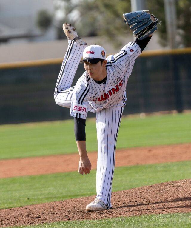 '특급유망주' 김영우 151km-허용주 152km 쾅쾅…'김현수 쐐기 3점포' 1군 주축 구성, 백팀 승리 [MD스코츠데일]