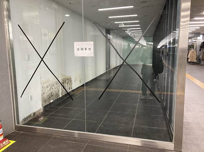 단골 손님 얼굴 본 지 몇 달 됐어요”
