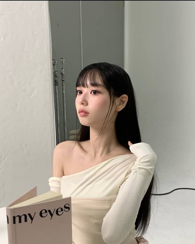 안유진 연습생 시절부터 친했던 미모의 여가수 여리여리 원숄더 비주얼 대본은 내운명