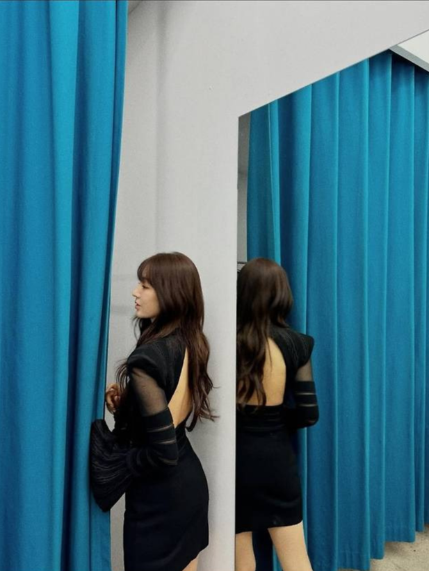 윤은혜 뒤태로 다했다 블랙 백리스 드레스시스루 디테일로 우아한 섹시미 발산 스타와 라이프