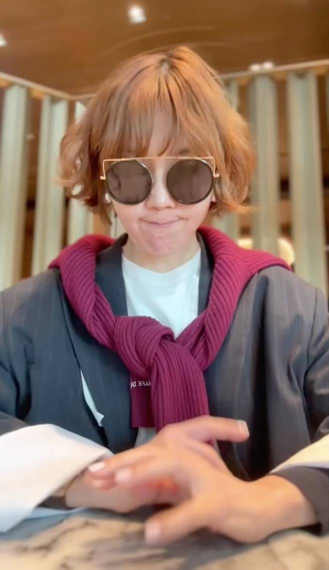 최은경 아나 아들 해병대 보내고 엄마와 데이트 스웨터 두른 재킷 나들이룩 패션엔