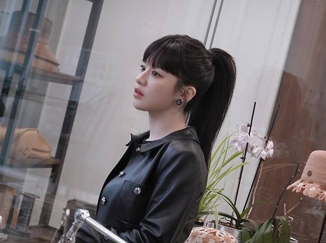 고윤정 포니테일 잇걸 더 작아진 얼굴 Ai 인형미 시크한 레더 재킷룩 패션엔