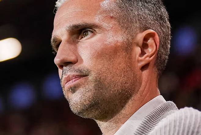 'EPL 144골' 반페르시, 황인범과 한솥밥! '2년 계약' 42세 초보 사령탑 도전 시작 "꼭 성공할 것"