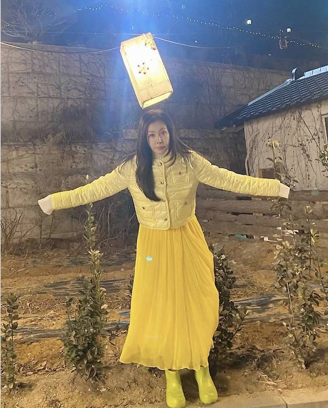 60대 제니 박준금 크록스 신고 날았다 20대도 울고 갈 롱스커트 소녀미 촬영장패션 뷰티는 내운명