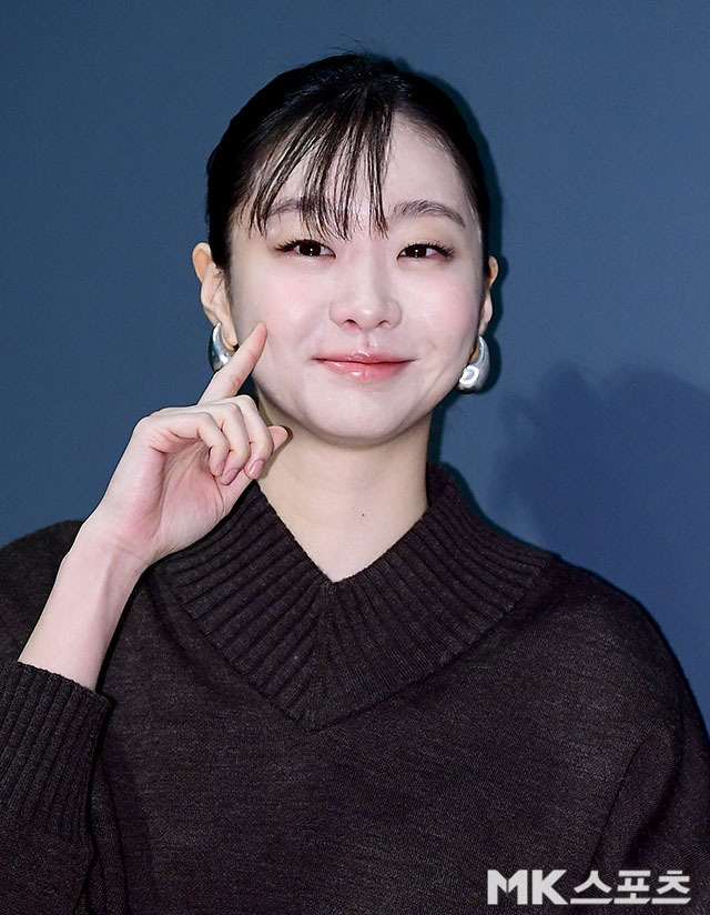 김다미 볼수록 햄토리 브라운 니트와 잘 어울린 귀요미 세련된 러플 롱스커트룩 뷰티는 내운명