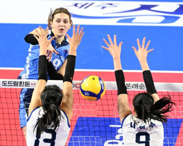 IBK 1승11패 악몽, 33억 쏟고도 사실상 4년 연속 봄배구 탈락…"안 되면 짜증 내는데" 그래도 이 선수밖에 없다