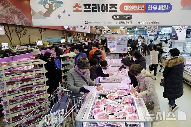 농식품부 축산단체와 한우 수출 활성화·산란계 사육면적 확대 논의