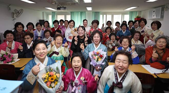 88살의 졸업 절대로 포기하지 마시오”