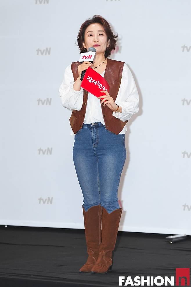 박경림 원숙미가 물씬 Mc 퀸 가죽 조끼에 하이 부츠 웨스턴룩 패션엔