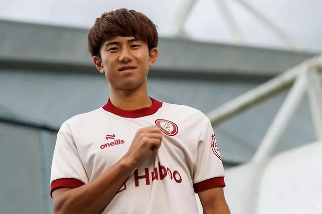 오피셜 日 축구 경사 났다 J리그 돌풍 이끌더니pl 승격 후보 英 2부 완전 이적