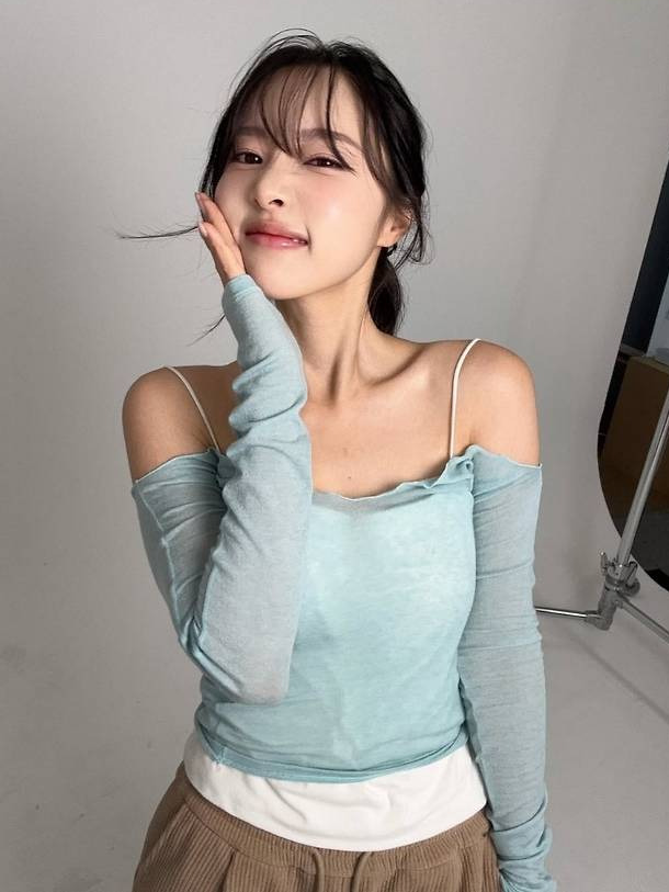 7살 연상 개그맨♥️과 결혼한 그녀 ‘직각어깨여리여리 미모 폭발한 힙한 일상룩 스타와 라이프