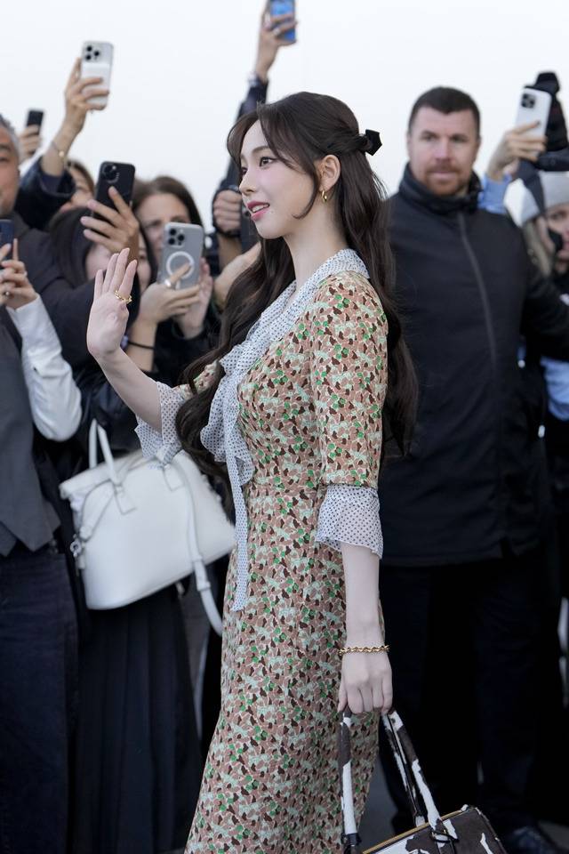 카리나 여신 그 자체 밀라노 홀린 완벽한 우아함 고급스러운 드레스룩 뷰티는 내운명