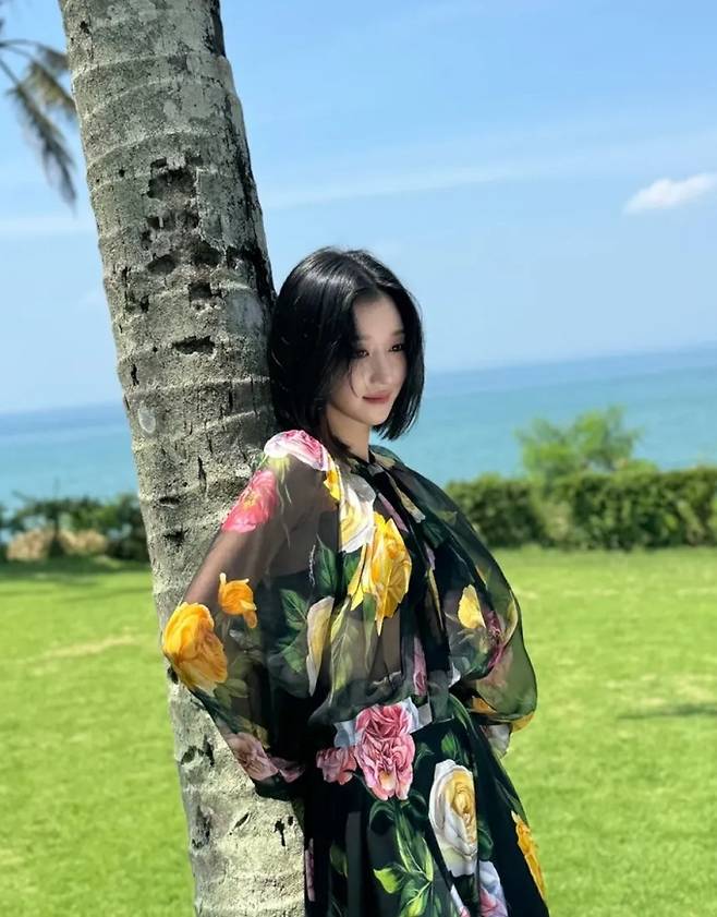 서예지 봄이 제대로 하늘하늘 꽃미모 화려한 플로럴 시스루 원피스룩 패션엔
