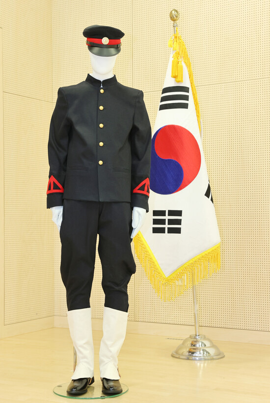 117년 만에 복원된 대한제국 ‘황궁 소방수 제복은 어떤 모습일까