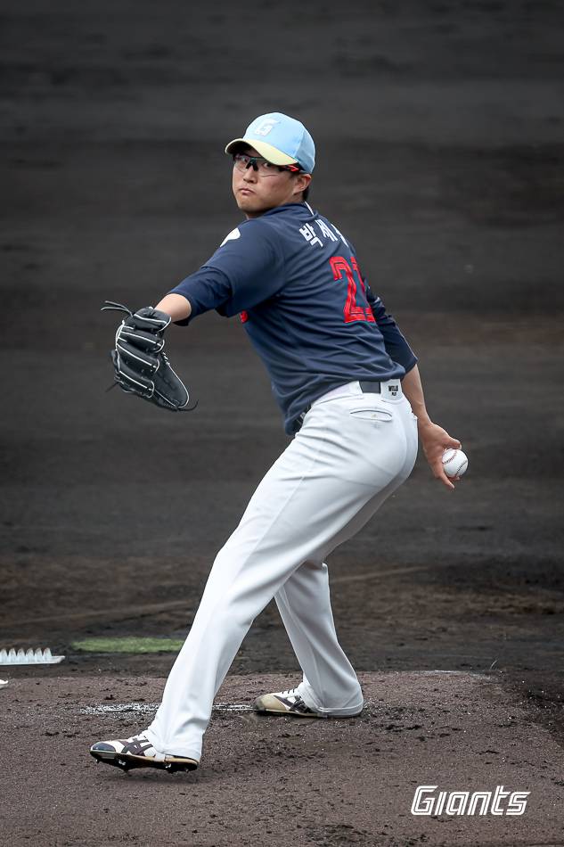 롯데는 日 165km 괴물 없어도 힘겨웠다…천재타자 홈런포에 위안, 에이스는 148km 위력투